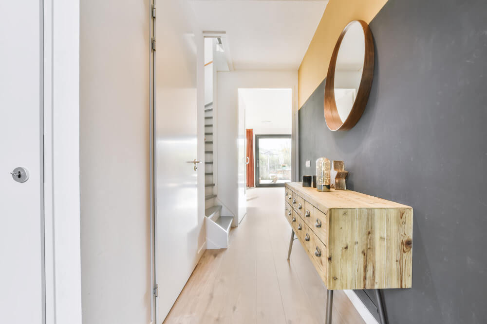 Cum îți poți decora holul? Top 10 idei de amenajare